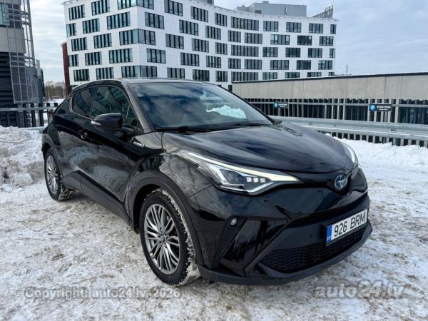 Black Toyota C-HR 2022 in Tallinn, with an engine capacity of 1.80 L and mileage of 36 thousand km for 21900 €, photo 4 on AUTOMOTO.COM.LV