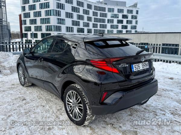 Black Toyota C-HR 2022 in Tallinn, with an engine capacity of 1.80 L and mileage of 36 thousand km for 21900 €, photo 7 on AUTOMOTO.COM.LV
