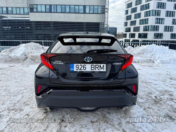 Black Toyota C-HR 2022 in Tallinn, with an engine capacity of 1.80 L and mileage of 36 thousand km for 21900 €, photo 8 on AUTOMOTO.COM.LV