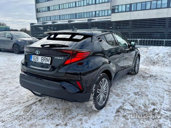 Black Toyota C-HR 2022 in Tallinn, with an engine capacity of 1.80 L and mileage of 36 thousand km for 21900 €, photo 9 on AUTOMOTO.COM.LV