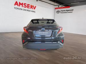 Black Toyota C-HR 2022 in Viljandi, with an engine capacity of 1.80 L and mileage of 51 thousand km for 21990 €, photo 5 on AUTOMOTO.COM.LV