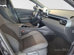 Black Toyota C-HR 2022 in Viljandi, with an engine capacity of 1.80 L and mileage of 51 thousand km for 21990 €, photo 7 on AUTOMOTO.COM.LV