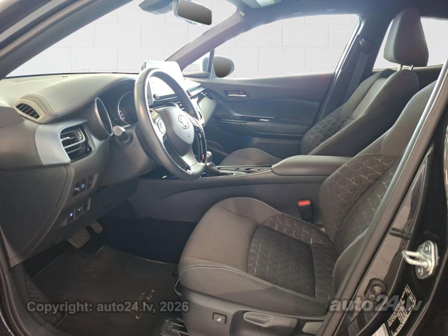 Black Toyota C-HR 2022 in Viljandi, with an engine capacity of 1.80 L and mileage of 51 thousand km for 21990 €, photo 12 on AUTOMOTO.COM.LV
