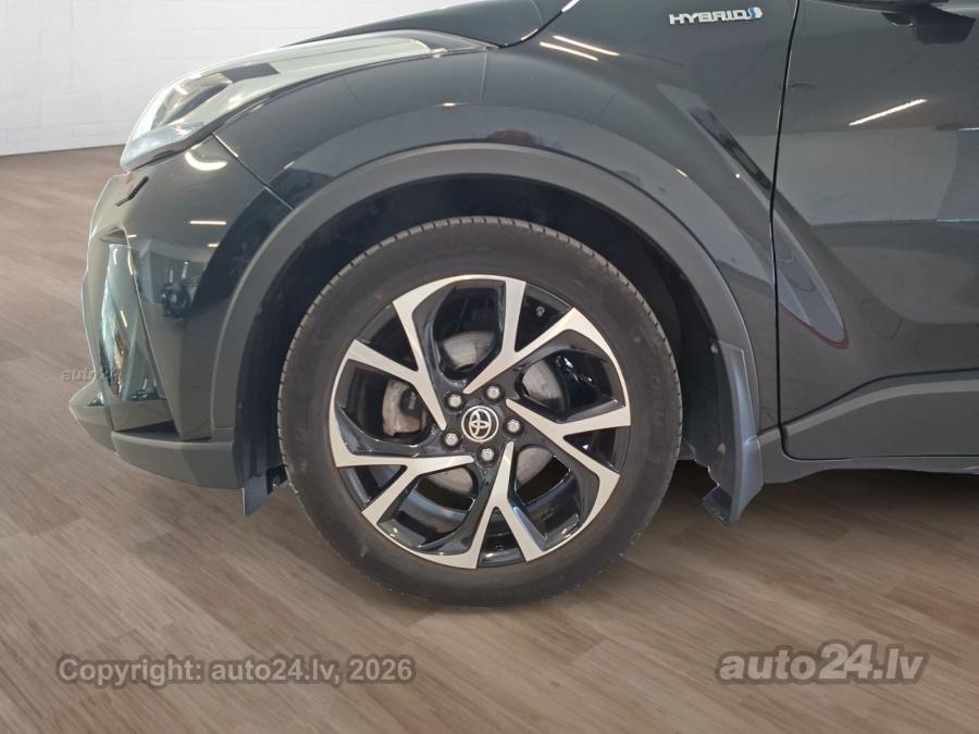 Black Toyota C-HR 2022 in Viljandi, with an engine capacity of 1.80 L and mileage of 51 thousand km for 21990 €, photo 16 on AUTOMOTO.COM.LV