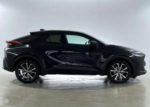 Black Toyota C-HR 2023 in Vilnius, with an engine capacity of 1.80 L and mileage of 30 thousand km for 27900 €, photo 16 on AUTOMOTO.COM.LV