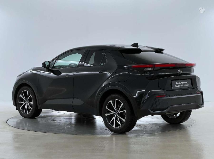 Black Toyota C-HR 2023 in Vilnius, with an engine capacity of 1.80 L and mileage of 30 thousand km for 27900 €, photo 17 on AUTOMOTO.COM.LV
