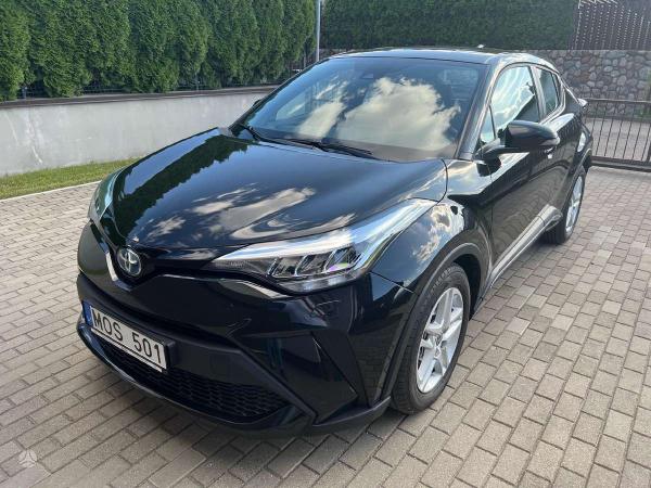 Black Toyota C-HR 2023 in Vilnius, with an engine capacity of 1.80 L and mileage of 26 thousand km for 24500 €, photo 2 on AUTOMOTO.COM.LV