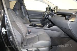 Black Toyota C-HR 2023 in Tallinn, with an engine capacity of 1.80 L and mileage of 31 thousand km for 24990 €, photo 7 on AUTOMOTO.COM.LV