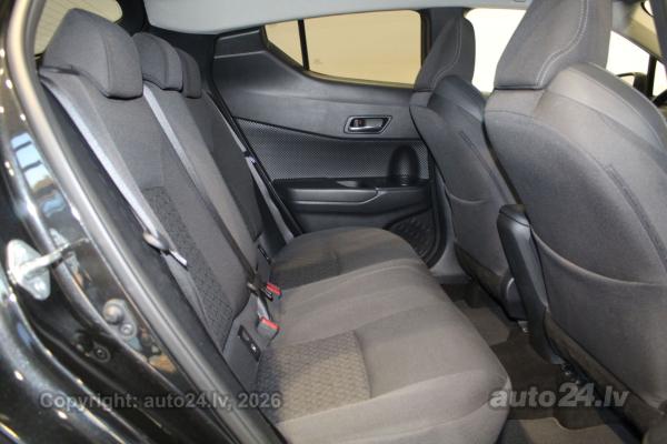 Melns Toyota C-HR 2023 Tallina, ar dzinēja tilpumu 1.80 L un nobraukumu 31 tūkst. km par 24990 €, foto 7 vietnē AUTOMOTO.COM.LV