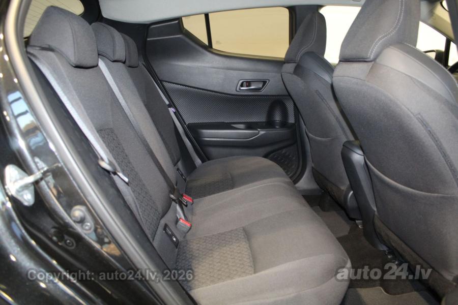 Black Toyota C-HR 2023 in Tallinn, with an engine capacity of 1.80 L and mileage of 31 thousand km for 24990 €, photo 8 on AUTOMOTO.COM.LV