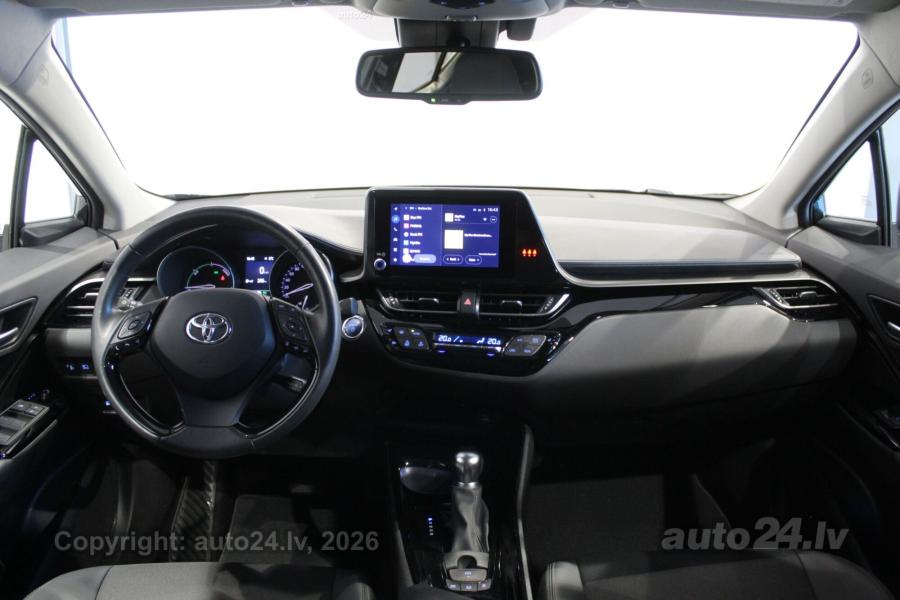 Black Toyota C-HR 2023 in Tallinn, with an engine capacity of 1.80 L and mileage of 31 thousand km for 24990 €, photo 9 on AUTOMOTO.COM.LV