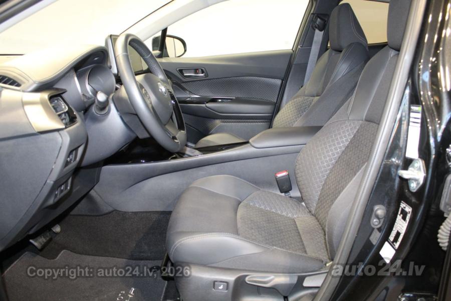 Black Toyota C-HR 2023 in Tallinn, with an engine capacity of 1.80 L and mileage of 31 thousand km for 24990 €, photo 12 on AUTOMOTO.COM.LV