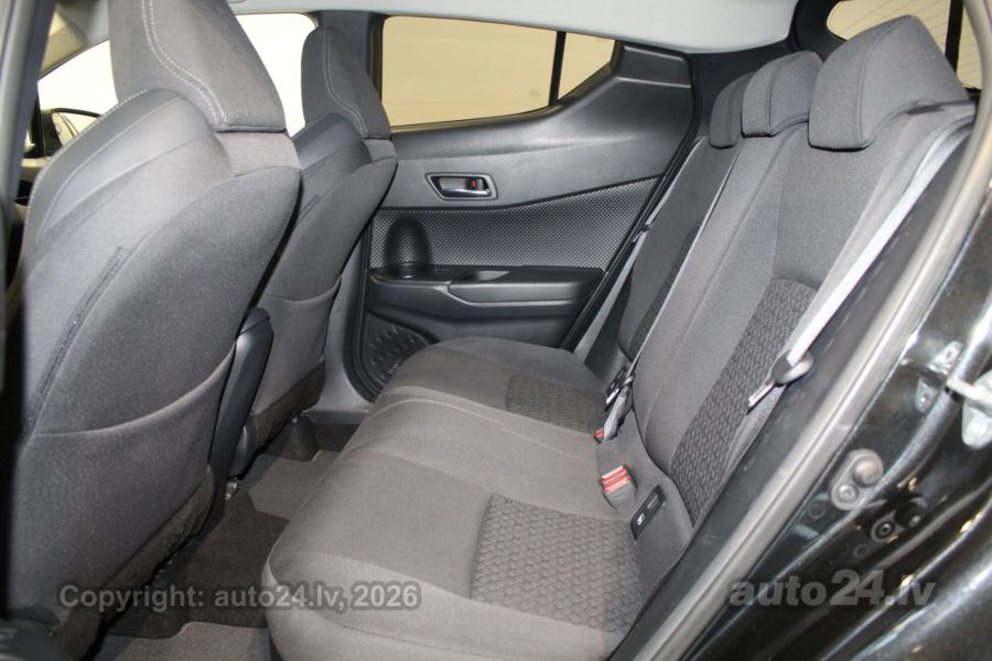 Black Toyota C-HR 2023 in Tallinn, with an engine capacity of 1.80 L and mileage of 31 thousand km for 24990 €, photo 18 on AUTOMOTO.COM.LV