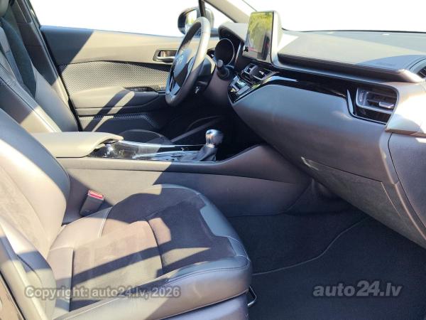 Melns Toyota C-HR 2023 Tallina, ar dzinēja tilpumu 1.80 L un nobraukumu 28 tūkst. km par 24995 €, foto 6 vietnē AUTOMOTO.COM.LV