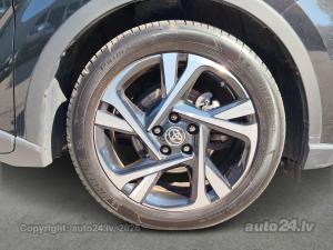 Черный Тойота C-HR 2023 в Таллин, объемом двигателя 1.80 л и пробегом 28 тыс. км за 24995 €, фото 16 на AUTOMOTO.COM.LV