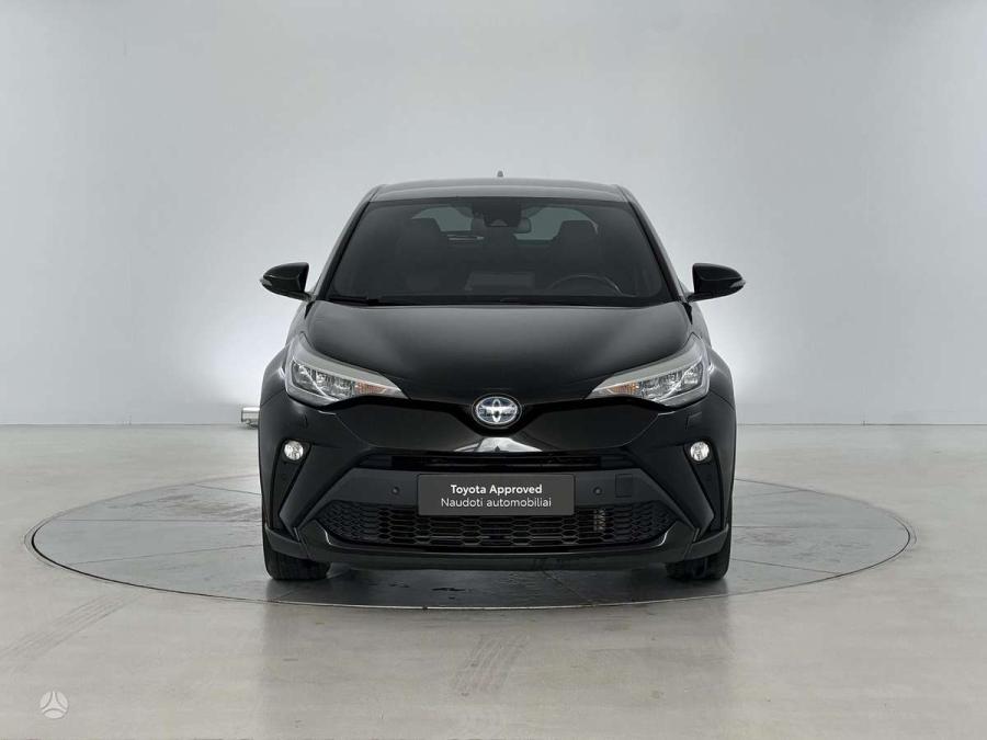 Black Toyota C-HR 2023 in Vilnius, with an engine capacity of 1.80 L and mileage of 85 thousand km for 24900 €, photo 6 on AUTOMOTO.COM.LV