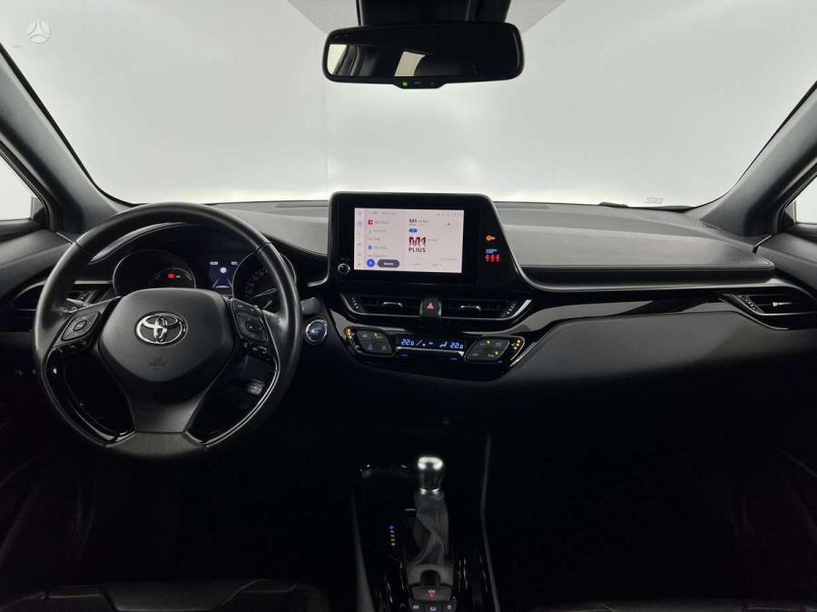 Black Toyota C-HR 2023 in Vilnius, with an engine capacity of 1.80 L and mileage of 85 thousand km for 24900 €, photo 9 on AUTOMOTO.COM.LV