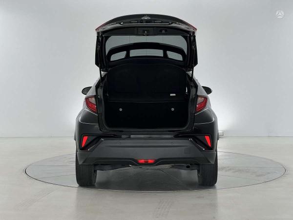 Черный Тойота C-HR 2023 в Вильнюс, объемом двигателя 1.80 л и пробегом 85 тыс. км за 24900 €, фото 11 на AUTOMOTO.COM.LV