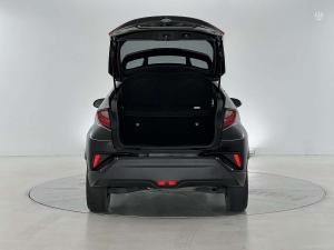 Black Toyota C-HR 2023 in Vilnius, with an engine capacity of 1.80 L and mileage of 85 thousand km for 24900 €, photo 11 on AUTOMOTO.COM.LV