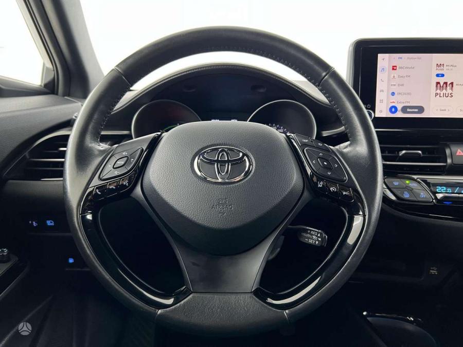 Black Toyota C-HR 2023 in Vilnius, with an engine capacity of 1.80 L and mileage of 85 thousand km for 24900 €, photo 13 on AUTOMOTO.COM.LV