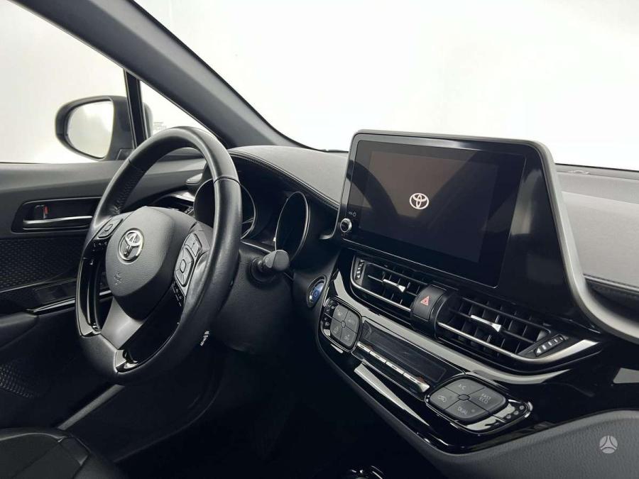 Black Toyota C-HR 2023 in Vilnius, with an engine capacity of 1.80 L and mileage of 85 thousand km for 24900 €, photo 15 on AUTOMOTO.COM.LV
