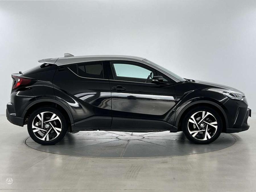 Black Toyota C-HR 2023 in Vilnius, with an engine capacity of 1.80 L and mileage of 85 thousand km for 24900 €, photo 17 on AUTOMOTO.COM.LV