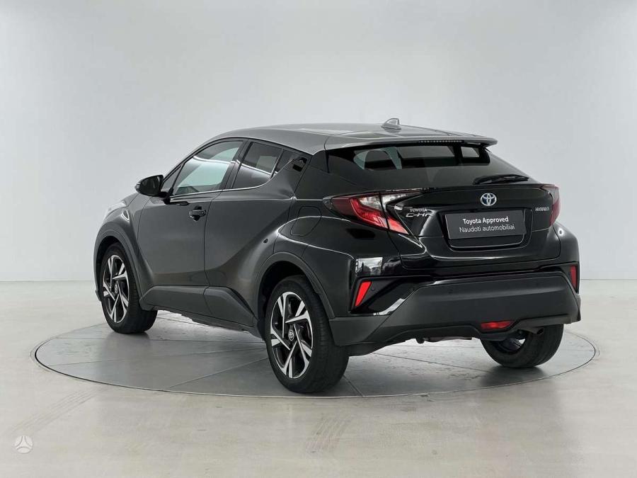Black Toyota C-HR 2023 in Vilnius, with an engine capacity of 1.80 L and mileage of 85 thousand km for 24900 €, photo 18 on AUTOMOTO.COM.LV
