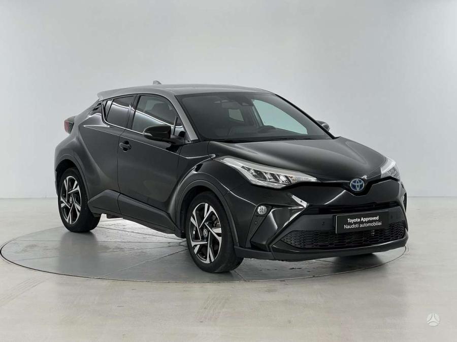 Black Toyota C-HR 2023 in Vilnius, with an engine capacity of 1.80 L and mileage of 85 thousand km for 24900 €, photo 19 on AUTOMOTO.COM.LV