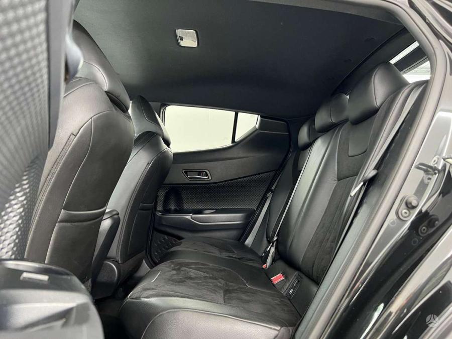 Black Toyota C-HR 2023 in Vilnius, with an engine capacity of 1.80 L and mileage of 85 thousand km for 24900 €, photo 20 on AUTOMOTO.COM.LV