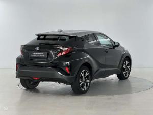 Black Toyota C-HR 2023 in Vilnius, with an engine capacity of 1.80 L and mileage of 85 thousand km for 24900 €, photo 21 on AUTOMOTO.COM.LV