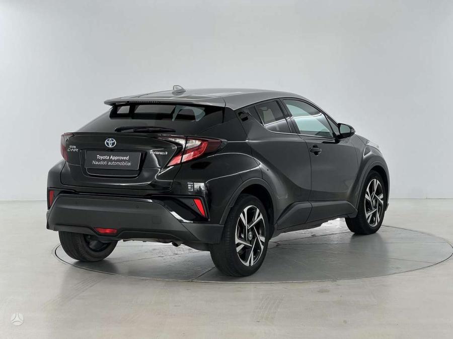Black Toyota C-HR 2023 in Vilnius, with an engine capacity of 1.80 L and mileage of 85 thousand km for 24900 €, photo 21 on AUTOMOTO.COM.LV