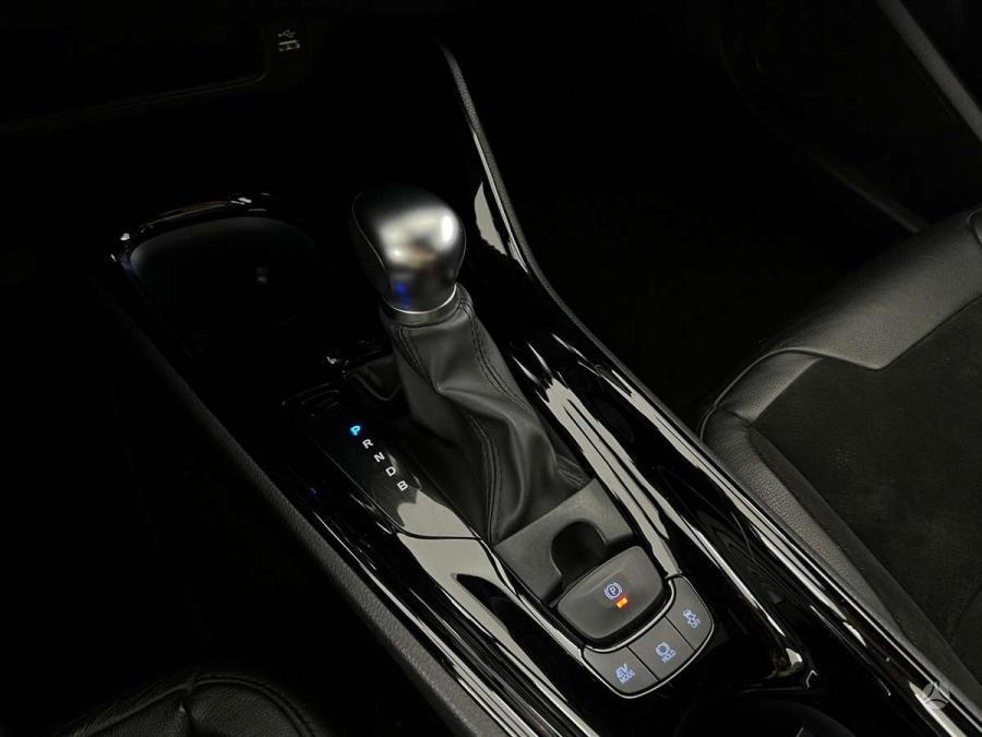 Black Toyota C-HR 2023 in Vilnius, with an engine capacity of 1.80 L and mileage of 85 thousand km for 24900 €, photo 24 on AUTOMOTO.COM.LV