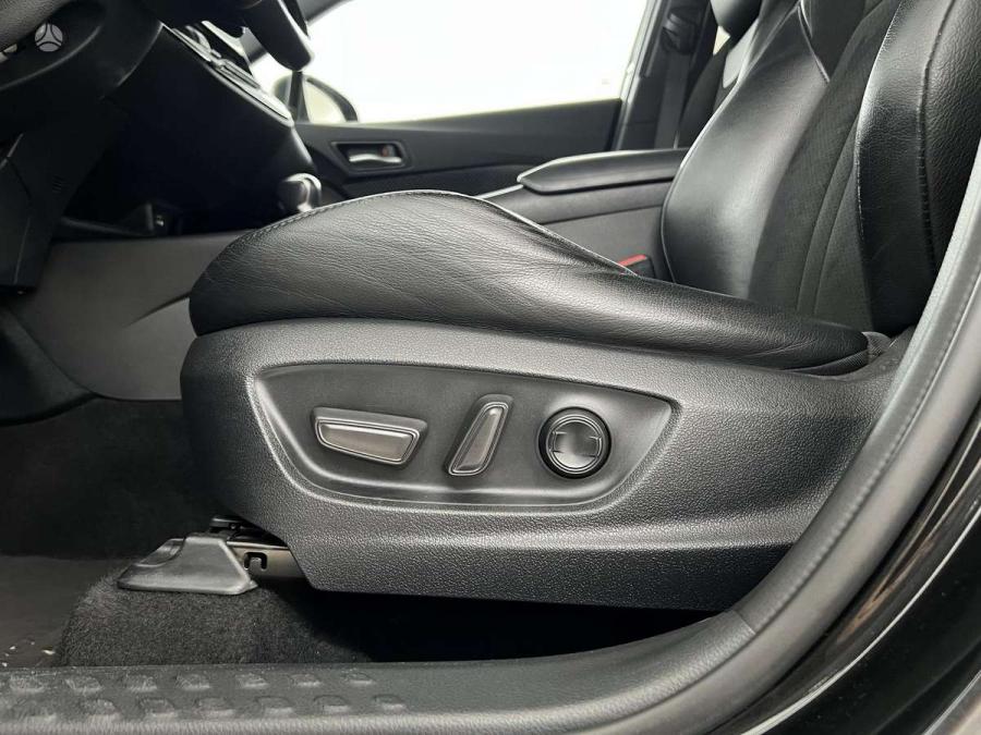 Black Toyota C-HR 2023 in Vilnius, with an engine capacity of 1.80 L and mileage of 85 thousand km for 24900 €, photo 26 on AUTOMOTO.COM.LV
