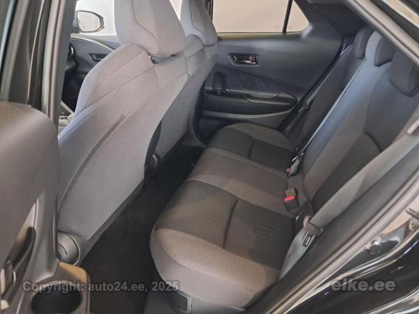 Black Toyota C-HR 2024 in Narva, with an engine capacity of 1.80 L and mileage of 11 thousand km for 32390 €, photo 11 on AUTOMOTO.COM.LV