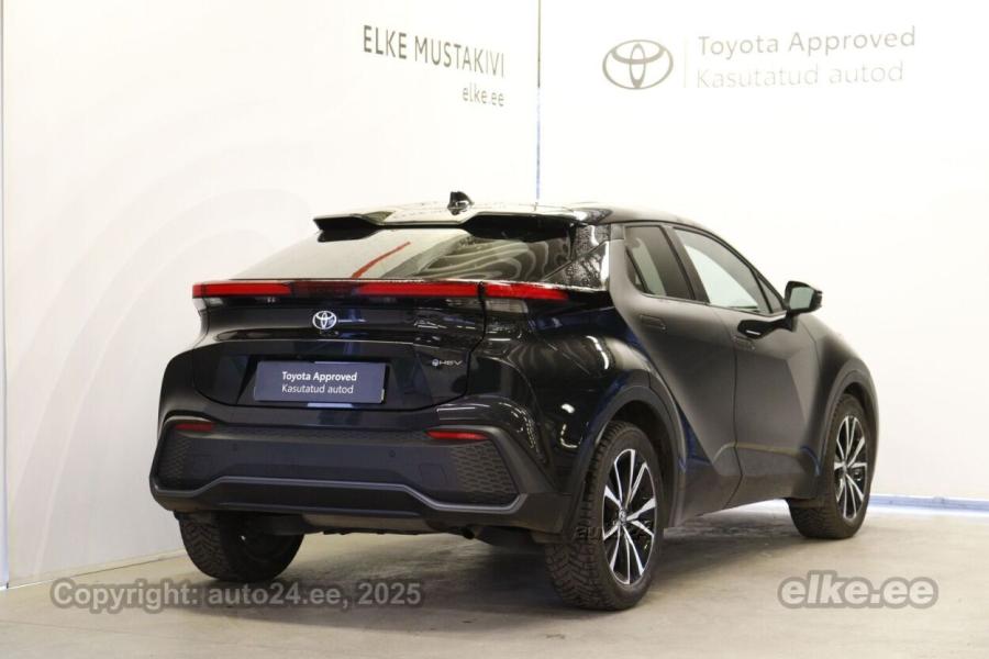 Black Toyota C-HR 2024 in Tallinn, with an engine capacity of 1.80 L and mileage of 20 thousand km for 32990 €, photo 2 on AUTOMOTO.COM.LV