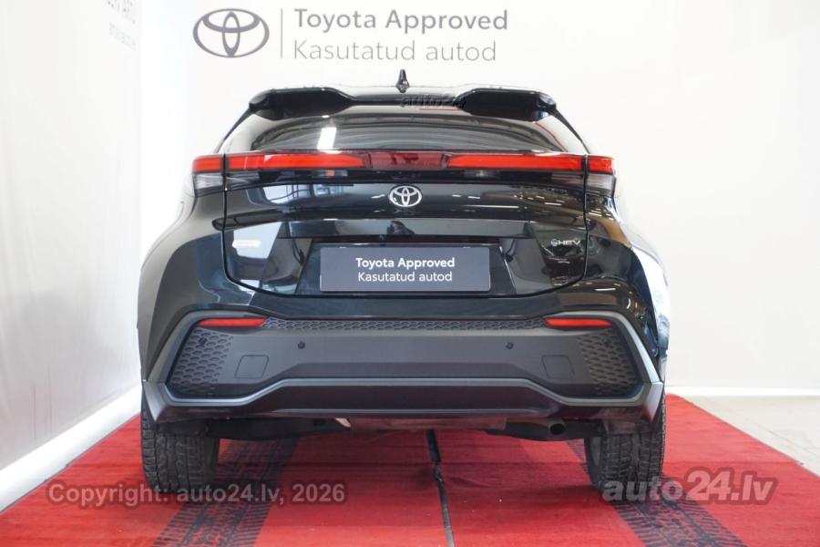 Black Toyota C-HR 2024 in Tartu, with an engine capacity of 1.80 L and mileage of 43 thousand km for 26990 €, photo 4 on AUTOMOTO.COM.LV