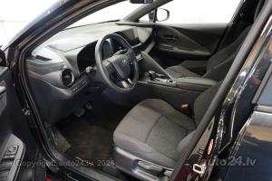 Black Toyota C-HR 2024 in Tartu, with an engine capacity of 1.80 L and mileage of 43 thousand km for 26990 €, photo 11 on AUTOMOTO.COM.LV