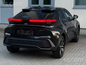 Черный Тойота C-HR 2024 в Елгава, объемом двигателя 2.00 л и пробегом 40 тыс. км за 29800 €, фото 4 на AUTOMOTO.COM.LV