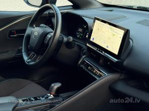 Black Toyota C-HR 2024 in Tallinn, with an engine capacity of 2.00 L and mileage of 44 thousand km for 33900 €, photo 4 on AUTOMOTO.COM.LV