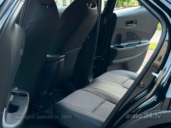 Melns Toyota C-HR 2024 Tallina, ar dzinēja tilpumu 2.00 L un nobraukumu 44 tūkst. km par 33900 €, foto 5 vietnē AUTOMOTO.COM.LV