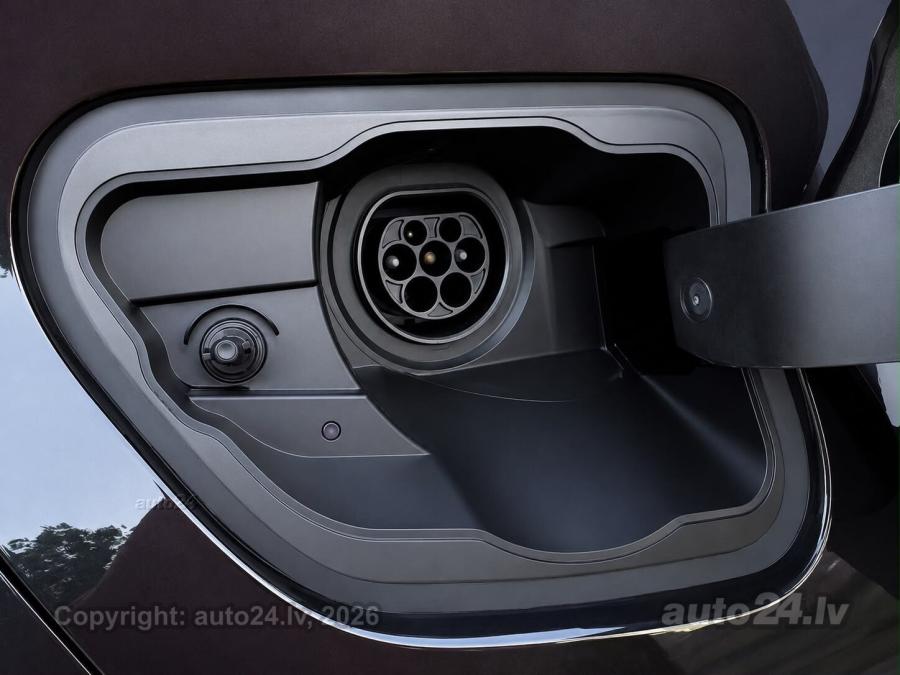 Black Toyota C-HR 2024 in Tallinn, with an engine capacity of 2.00 L and mileage of 44 thousand km for 33900 €, photo 9 on AUTOMOTO.COM.LV