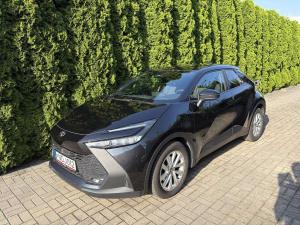 Black Toyota C-HR 2024 in Kaunas, with an engine capacity of 1.80 L and mileage of 58 thousand km for 24800 €, photo  on AUTOMOTO.COM.LV
