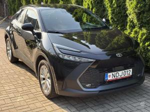 Black Toyota C-HR 2024 in Kaunas, with an engine capacity of 1.80 L and mileage of 58 thousand km for 24800 €, photo 3 on AUTOMOTO.COM.LV