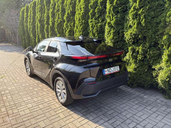 Черный Тойота C-HR 2024 в Каунас, объемом двигателя 1.80 л и пробегом 58 тыс. км за 24800 €, фото 4 на AUTOMOTO.COM.LV
