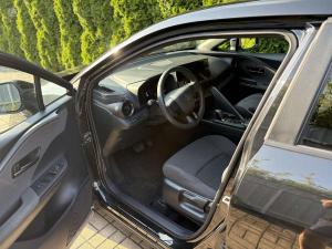 Black Toyota C-HR 2024 in Kaunas, with an engine capacity of 1.80 L and mileage of 58 thousand km for 24800 €, photo 6 on AUTOMOTO.COM.LV