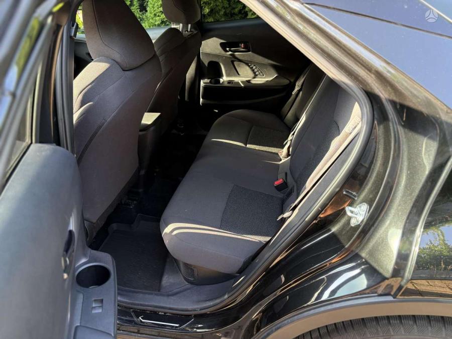 Black Toyota C-HR 2024 in Kaunas, with an engine capacity of 1.80 L and mileage of 58 thousand km for 24800 €, photo 7 on AUTOMOTO.COM.LV