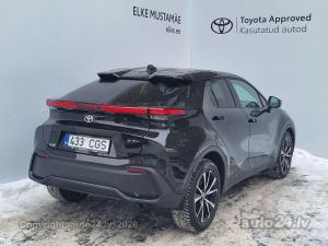 Черный Тойота C-HR 2025 в Таллин, объемом двигателя 1.80 л и пробегом 11 тыс. км за 31995 €, фото 2 на AUTOMOTO.COM.LV