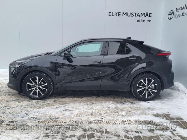 Melns Toyota C-HR 2025 Tallina, ar dzinēja tilpumu 1.80 L un nobraukumu 11 tūkst. km par 31995 €, foto 3 vietnē AUTOMOTO.COM.LV