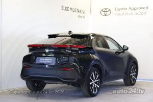 Melns Toyota C-HR 2025 Tallina, ar dzinēja tilpumu 1.80 L un nobraukumu 33 tūkst. km par 29000 €, foto 3 vietnē AUTOMOTO.COM.LV