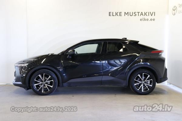 Черный Тойота C-HR 2025 в Таллин, объемом двигателя 1.80 л и пробегом 33 тыс. км за 29000 €, фото 3 на AUTOMOTO.COM.LV